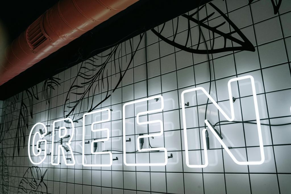 Top Signage Trends Transforming Businesses in 2025 - Pioneer Corporation